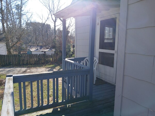 1950's Historical District West Side Cottage - Hendersonville, NC