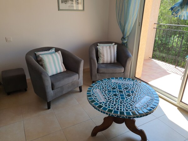 Grande Chambre D'hôtes (4) Avec Terrasse Au Calme. Animaux De Compagnie Acceptés - Calvisson