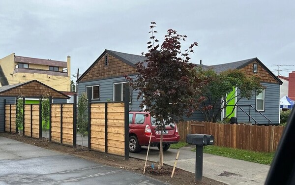 Newly Remodeled Charming Cozy 3-bedroom House In Anchorage With Wifi - Anchorage, AK