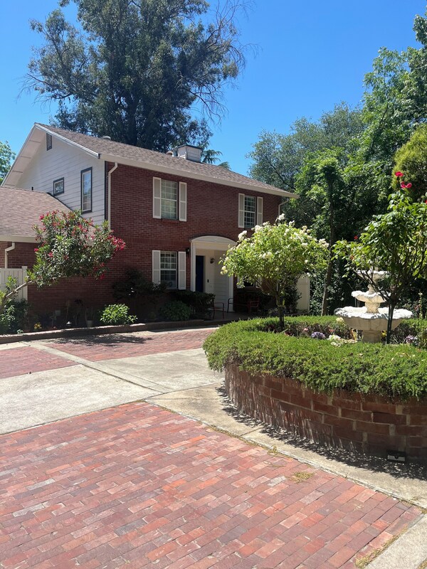 2-bedroom Semiprivate Upstairs Kitchenette Apartment. - Rancho Cordova, CA