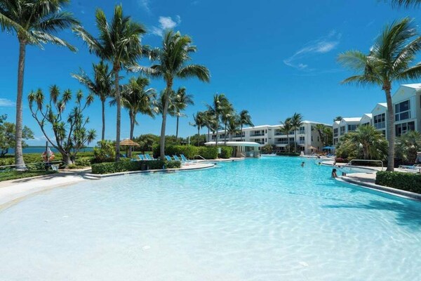 Deja Blue:  Ocean & Pool Views,  2 Pools, Fitness Center, Marina And More...... - Key Largo, FL