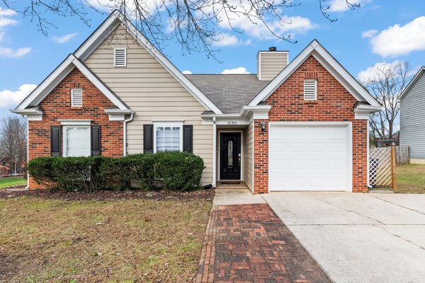 Stylish 3-bedroom Home In Central Cornelius-chalkboard Wall-firepit-grill & More - Davidson, NC