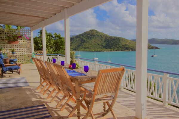 Artistically Designed Home With Huge Ocean Views, Splash Pool And Hot Tub - Saint John