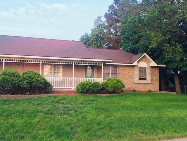 Spacious 4-bedroom House In Fantastic Grandville With Wifi, Ac - Grand Rapids, MI