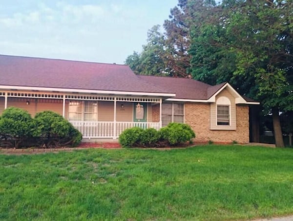 Spacious 4-bedroom House In Fantastic Grandville With Wifi, Ac - Grand Rapids, MI