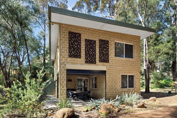 River Tree Chalet |Home By The River - Margaret River