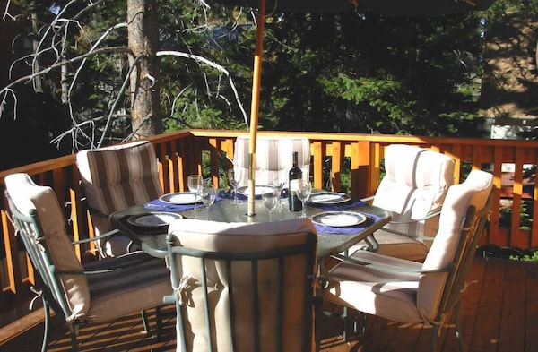 Updated Tahoma Chalet W/ Hot Tub! - Lake Tahoe