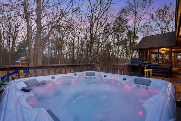 Kidfavparent-loved-slps14-hottub-firepit-fun-pets - Shenandoah, VA