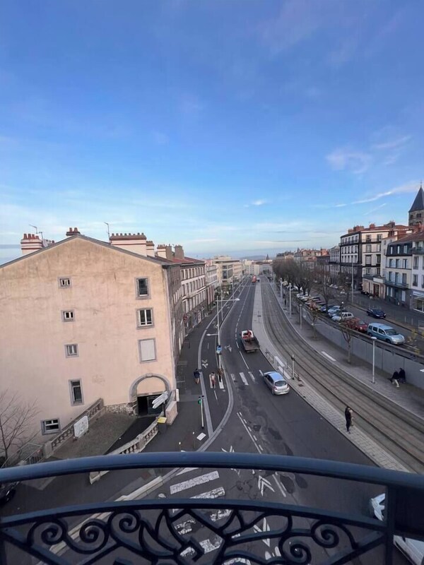 Spacious Apartment With Balconies - Downtown - Clermont-Ferrand
