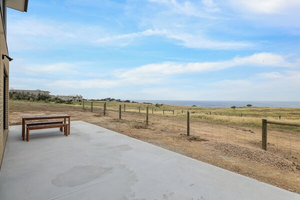 Golf Club Seaside Serenity By Ready Set Stay - San Remo
