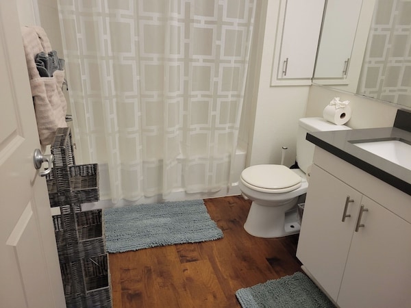 Chic 2-bedroom Apartment With Wifi, Ac In Welcoming Brentwood - Brentwood, CA