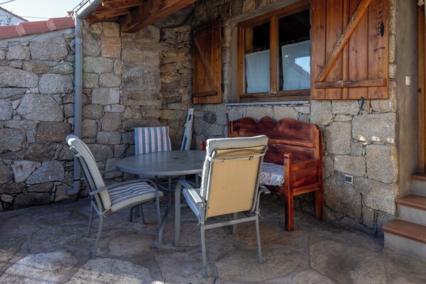 Casa Rural 'Casa Del Tio Primitivo' Con Vistas A La Montaña, Terraza Privada Y Wi-fi - Hoyos del Espino