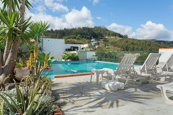 Appartement "Vue Sur Montagne" Avec Vue Sur La Mer, Piscine Partagée Et Wi-fi - Madère