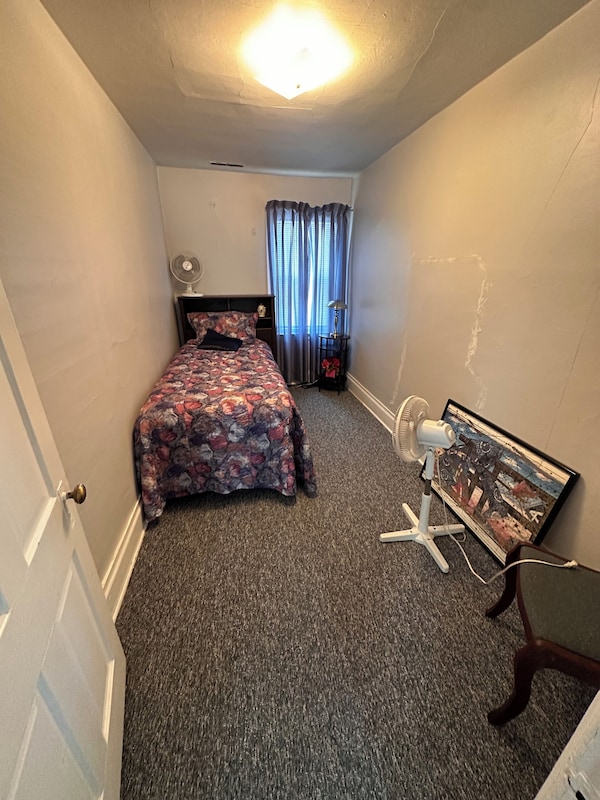 Charming 2-bedroom Apartment In Racine With Wifi Near Lake Michigan - Kenosha, WI