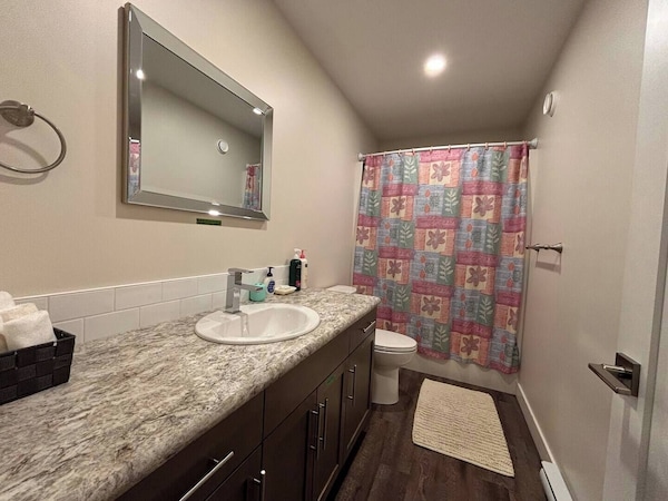 Mara Spring Lodges - Lodge 3 - British Columbia