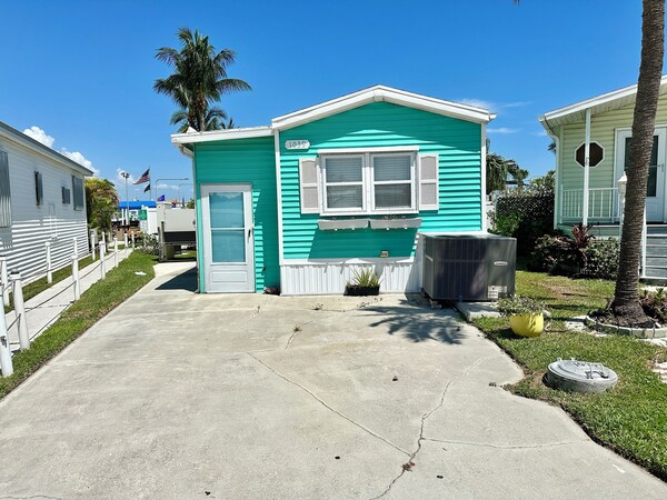 Adorable 1 Bedroom 1 Bath Beach Bungalow - Caribbean