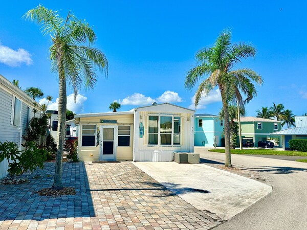 Enjoy Paradise In This 1 Br, 1 Bath Beach Home - Jensen Beach, FL