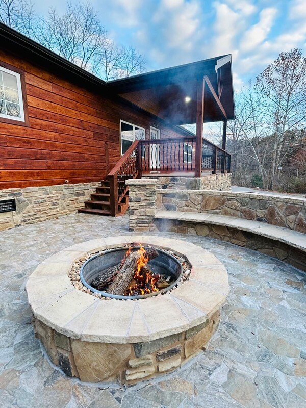 Cozy 4-bedroom Cabin In Branson - Branson, MO