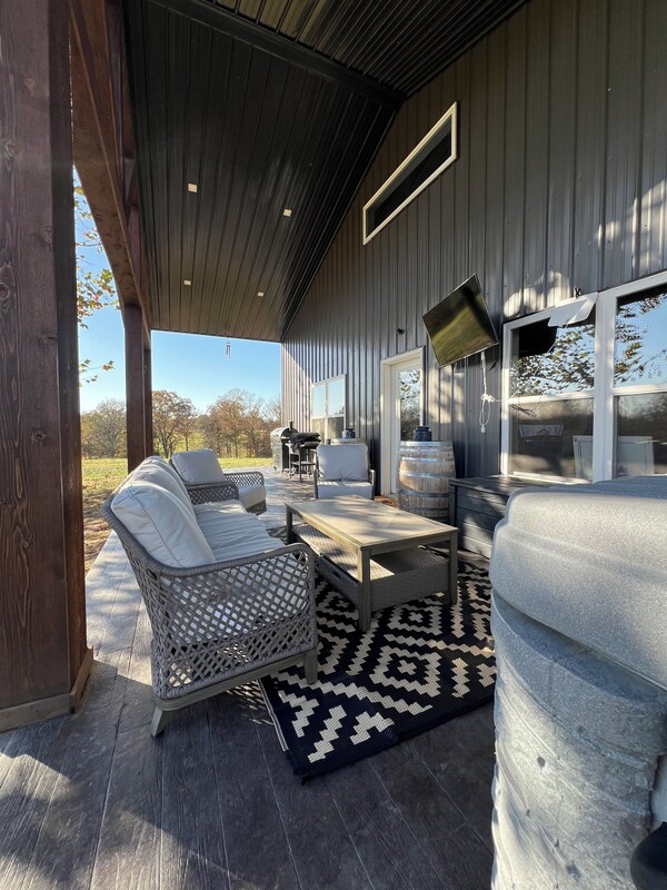 Relax Enjoy Country Living With Hot Tub - Isle of Capri Casino Hotel Boonville
