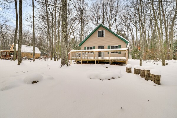 2 Blocks To Higgins Lake: Family-friendly Home - Higgins Lake, MI