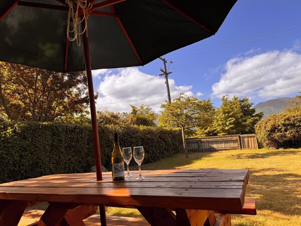 New, Spacious, Sunny, Modern W/ Mountain Views. Woodbank Retreat Hanmer Springs\n - Hanmer Springs