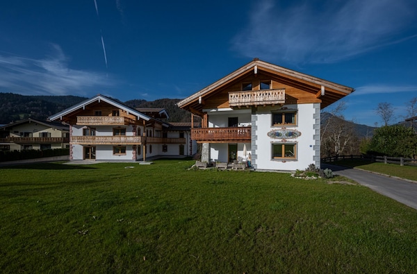Grünstein Vacation Apartment, 105 M², 3 Separate Bedrooms, Barrier-free Bathroom With Shower And Bathtub, Living/dining Room, Balcony - Königssee