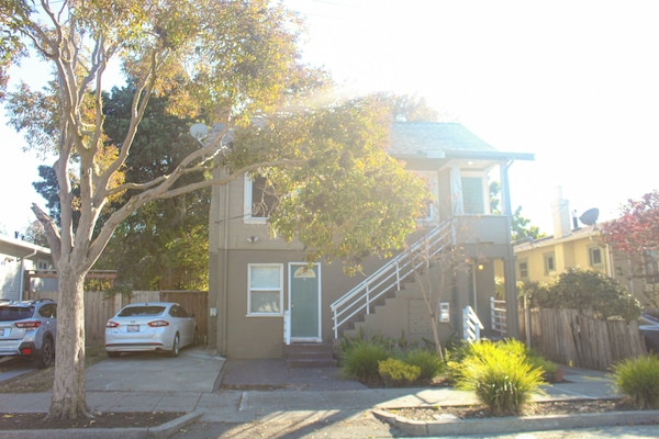 Cozy 2-bedroom Condo In Fabulous Berkeley Next To The Marina - Alameda, CA