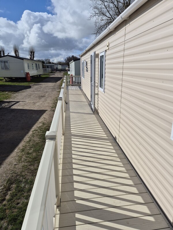 Valley Side - 3 Bedrooms Sleeps 8 - Hythe