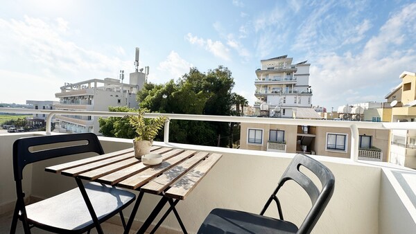 Beachfront Seajoy Larnaka Makenzy - 50m To Beach - Перволия