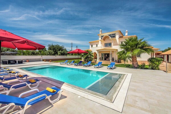 Villa Dourado - Five Bedroom Villa, Sleeps 10 - Quarteira