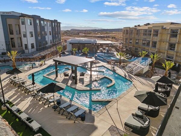 Kailua House: Private Hot Tub, Resort Pools, Lazy River - St. George, UT
