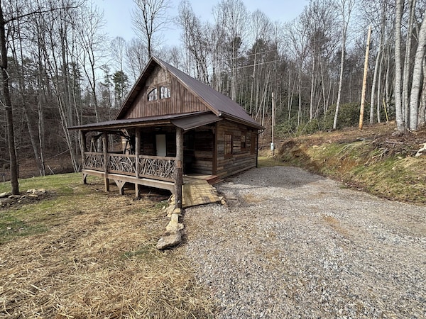 Mountain Hideaway! A Beautiful Creekside Cabin Now With New Lower Rates! - Roan Mountain, TN