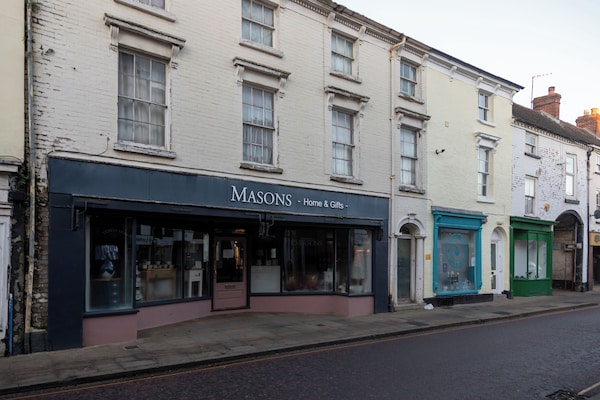 Modern Town Centre Apartment - Leominster