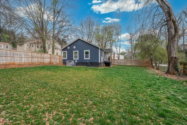 3-bedroom House Only Minutes From Downtown Greenville And Furman. Pet Friendly! - Greenville, SC