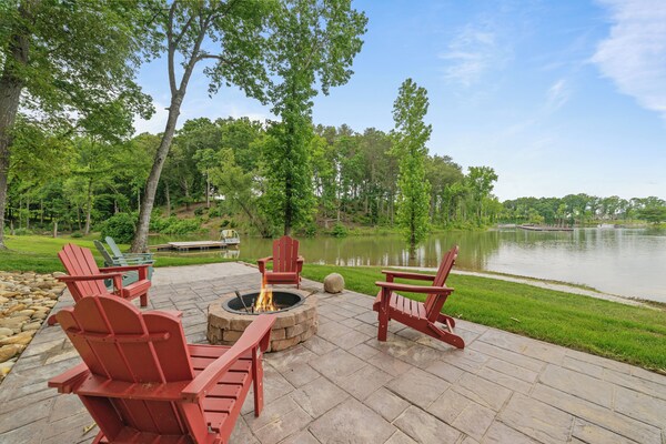 New Listing! Tn Lake Cottage, Douglas Lake, Lakefront, Firepit, Hot Tub, Kayaks - White Pine, TN