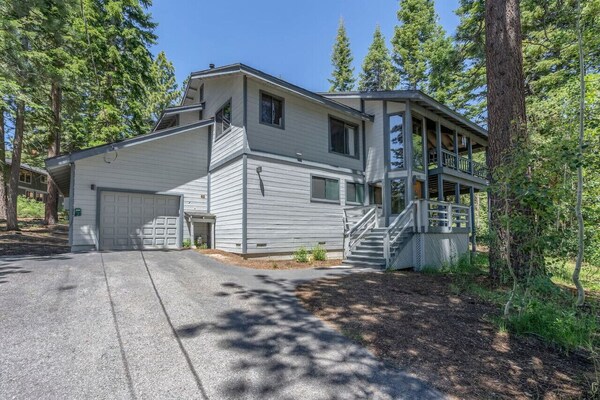Spacious Cabin Tahoe Park Access - Tahoe City, CA