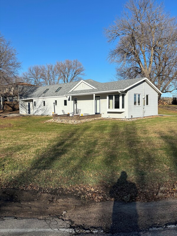 Great 3 Bedroom Home On Lost Island Lake With An Amazing Lake View. - Lost Island Lake, IA