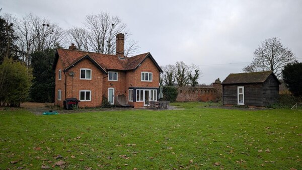 Lodge Backed By English Legacy - Woking