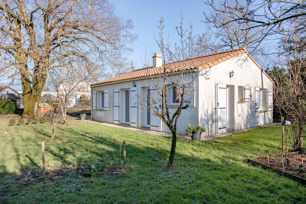 Maison De Vacances 'Petite Maison' Avec Jardin Privé Et Wi-fi - Aizenay