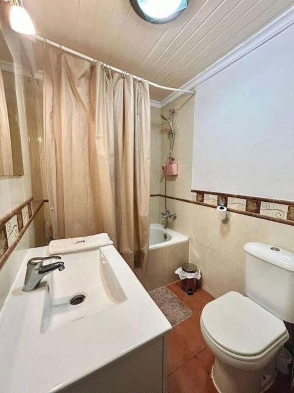 Single Room In A Private House, With Shared Bathroom Near Downtown - Bocairent