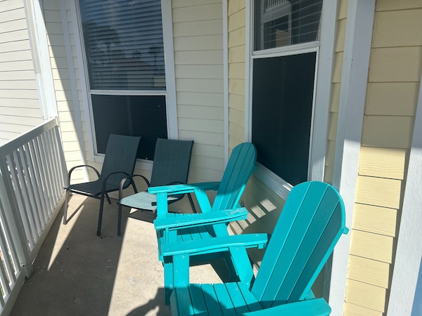 Downstairs 2-bdrm, 2 Bath - Washer & Dryer,  Patio, Walking Distance To Beach - Corpus Christi, TX