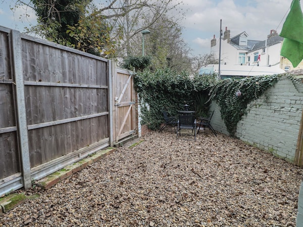 Grosvenor House, Pet Friendly, Character Holiday Cottage In Lowestoft - Lowestoft