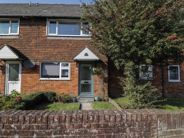 5 Mayfield, Family Friendly, With A Garden In Marlborough, Wiltshire - Marlborough