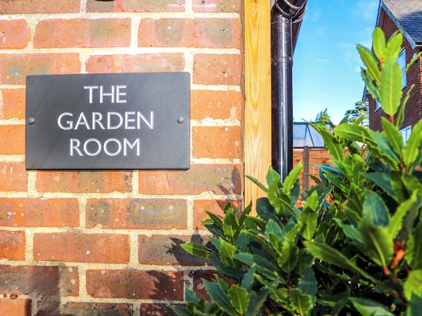 The Garden Room, Romantic, Country Holiday Cottage In Chichester - Bognor Regis