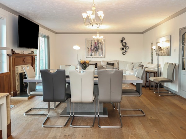 White Gables, Pet Friendly, Character Holiday Cottage In Horning - Wroxham