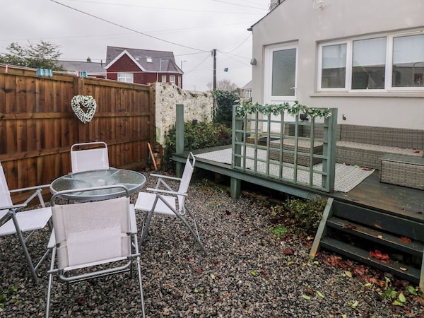 71 Great North Road, Pet Friendly, With A Garden In Milford Haven - Milford Haven