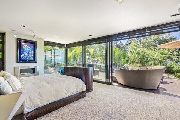 Fireplace Suite - Ocean Views, Beach Access & Full-service Luxury Lodge - South Island