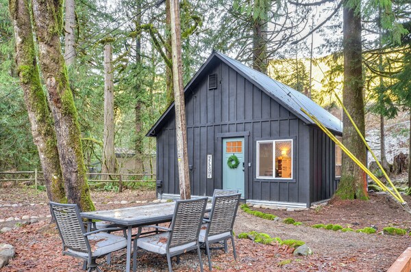 Hike, Ski & Explore: Rhododendron Forest Retreat! - Oregon