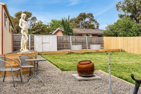 Modern Coastal Escape In Triabunna - Triabunna