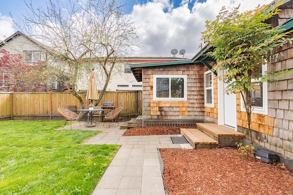 Walk To Award-winning Restaurants Cute Cottage - Bainbridge Island, WA